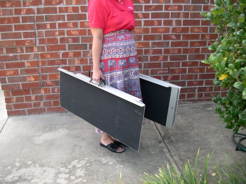 6' Trifold Aluminum Portable ramp - HomeAccessProducts.com