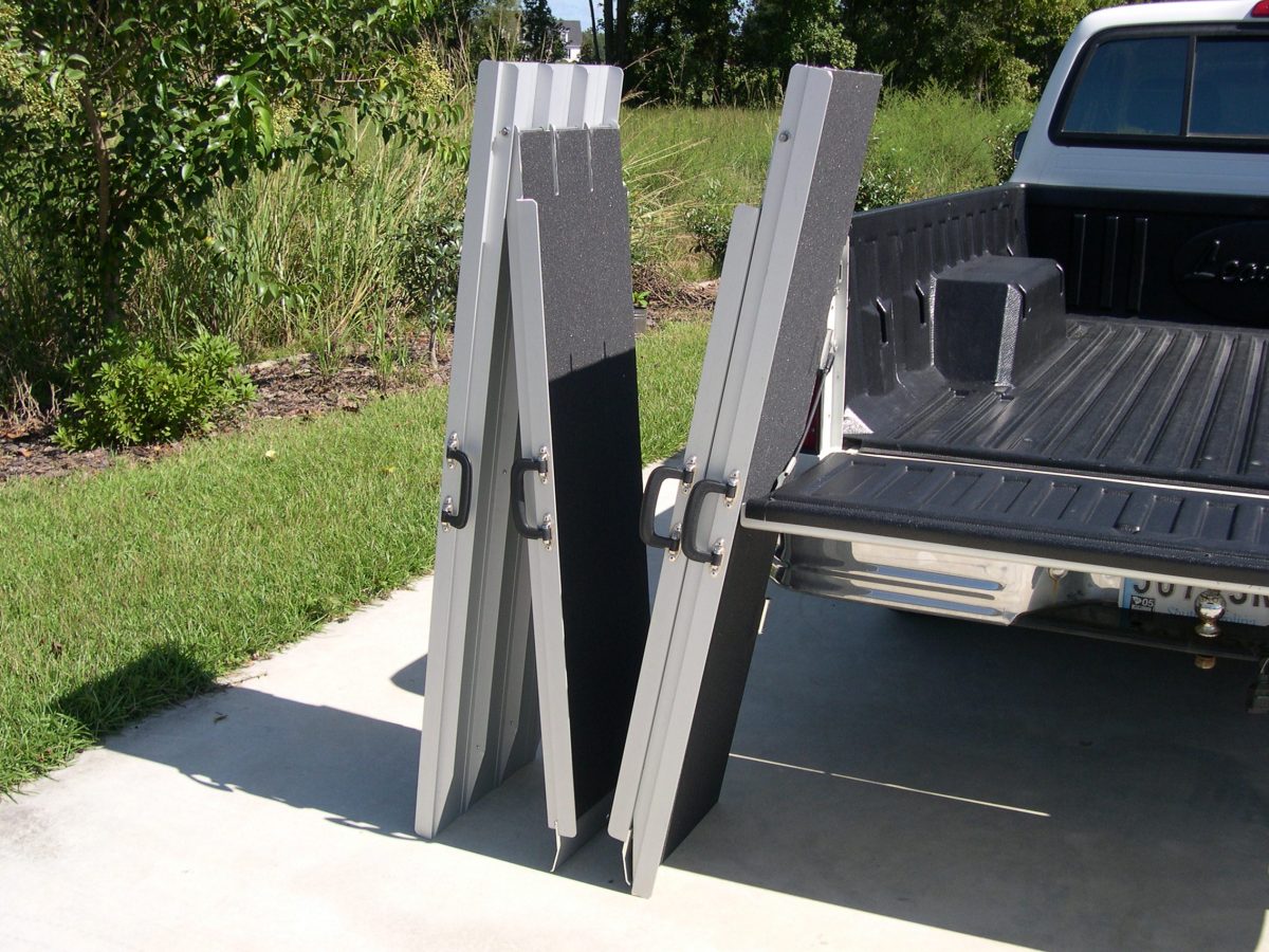 8' Trifold Aluminum Portable ramp - HomeAccessProducts.com