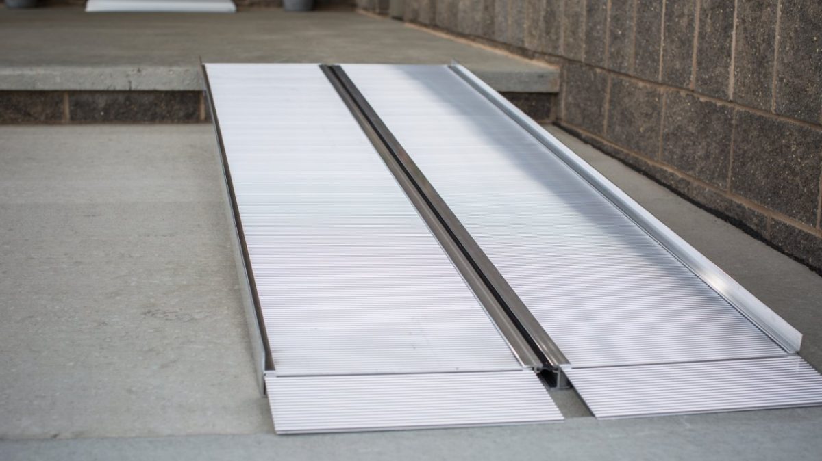 7' Trifold Aluminum Portable ramp - HomeAccessProducts.com